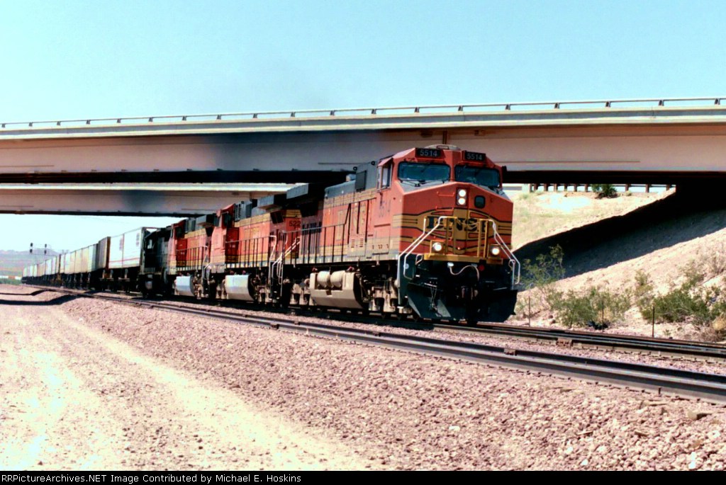 BNSF 5514 passes under US 41